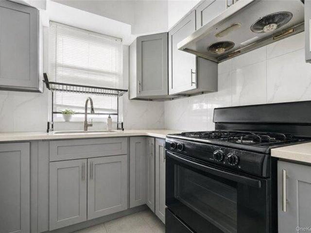 house with 4 bedroom, Flushing NY ES104921638