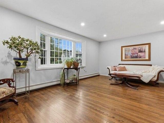 house with 4 bedroom, Framingham MA DLS102372812