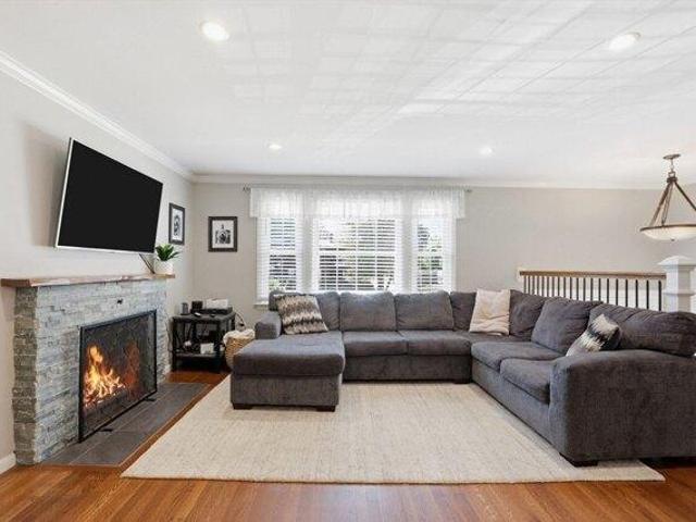 house with 4 bedroom, Framingham MA ES104044364
