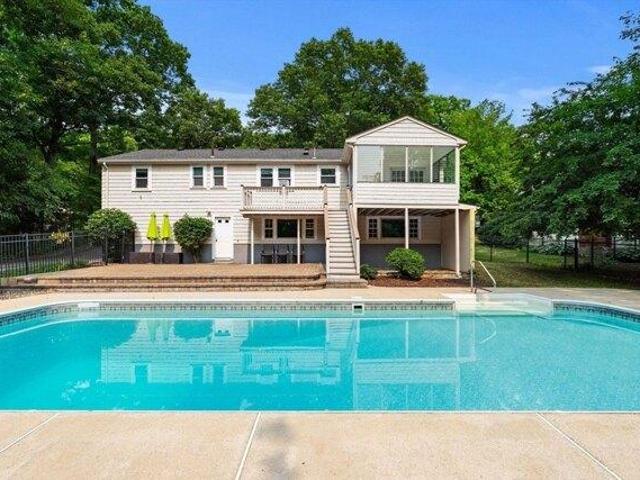house with 4 bedroom, Framingham MA ES105040361