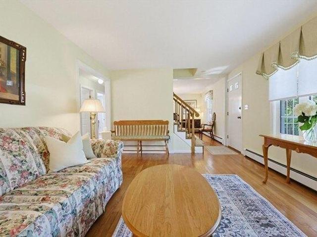 house with 4 bedroom, Framingham MA ES105040776