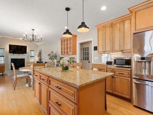 house with 4 bedroom, Framingham MA ES105040856