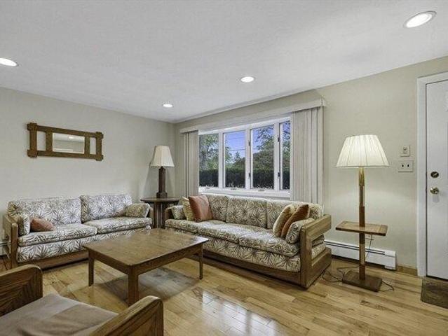 house with 4 bedroom, Framingham MA ES105060887