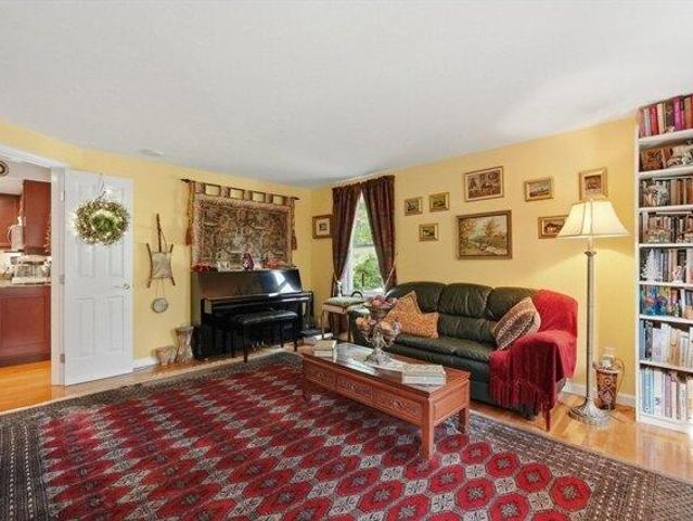 house with 4 bedroom, Framingham MA ES105080592