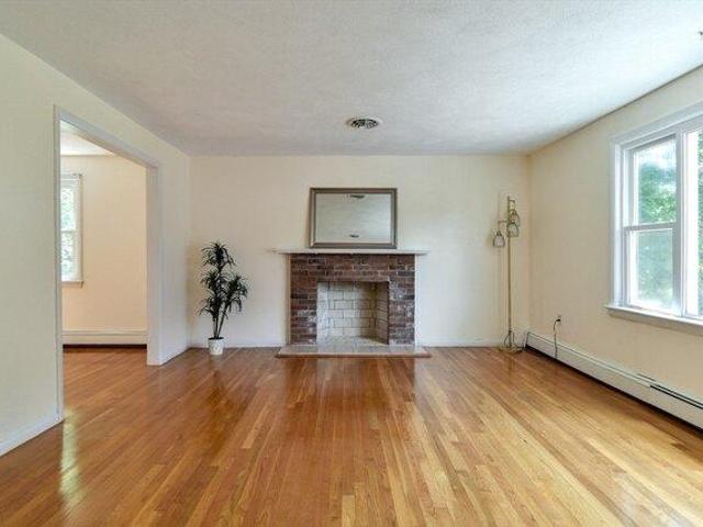 house with 4 bedroom, Framingham MA ES105142639