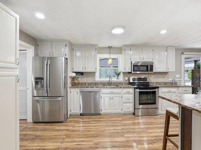 house with 4 bedroom, Framingham MA ES105193411