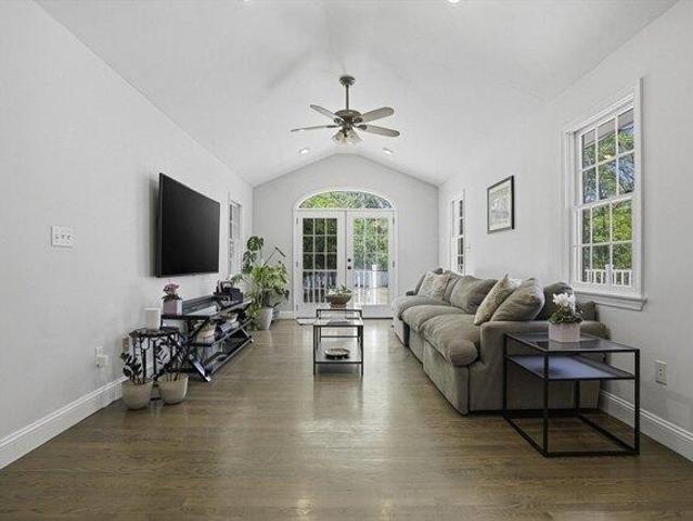 house with 4 bedroom, Framingham MA ES105193536