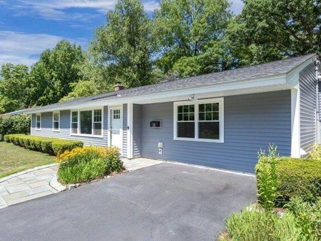 house with 4 bedroom, Framingham MA ES105232621
