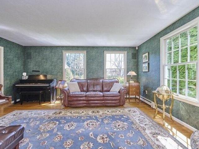 house with 4 bedroom, Framingham MA ES103073165