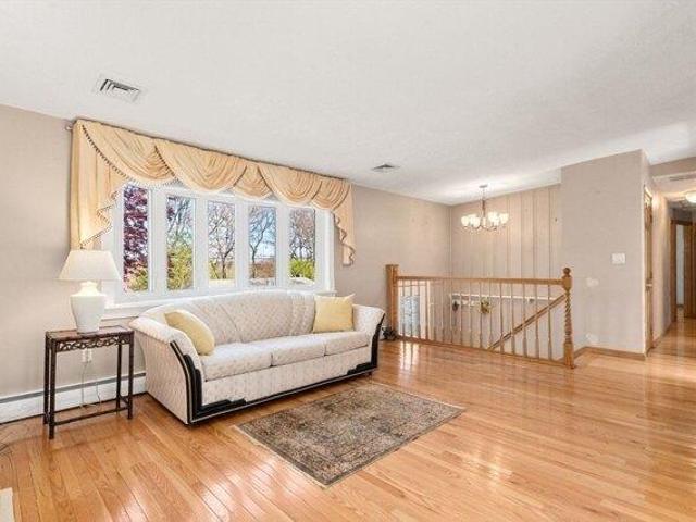 house with 4 bedroom, Framingham MA ES103441386