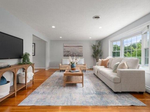 house with 4 bedroom, Framingham MA ES103443241