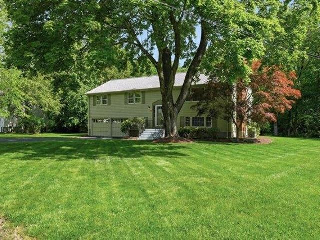 house with 4 bedroom, Framingham MA ES103443897