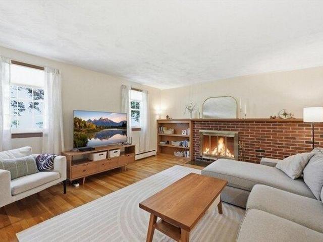 house with 4 bedroom, Framingham MA ES103495312