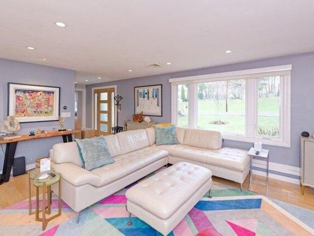 house with 4 bedroom, Framingham MA ES103773809