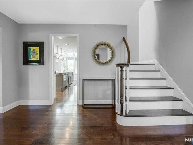 house with 4 bedroom, Franklin Lakes NJ DLS102477405
