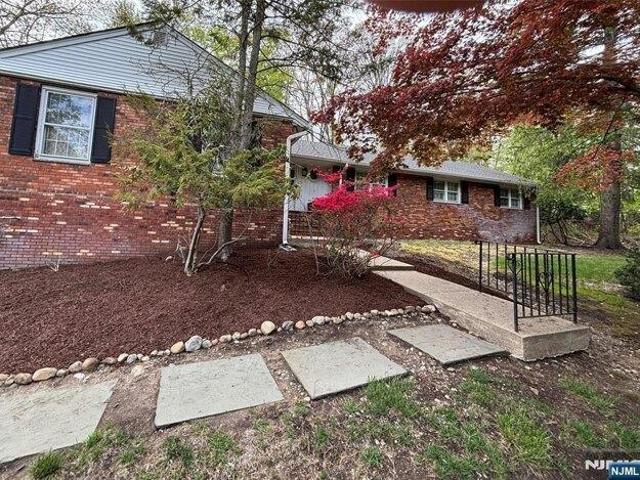 house with 4 bedroom, Franklin Lakes NJ DS104442500