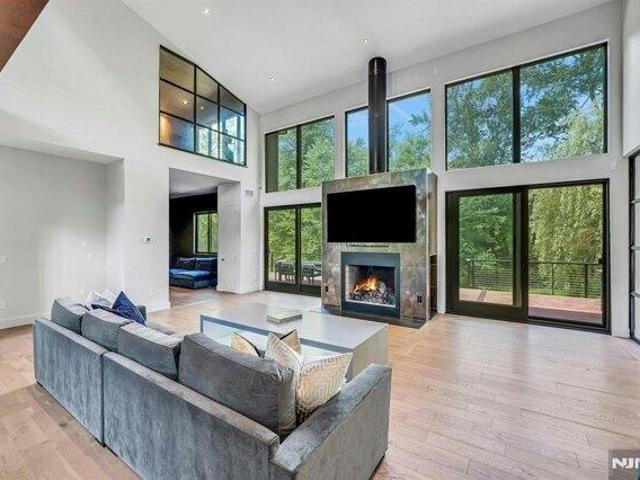 house with 4 bedroom, Franklin Lakes NJ ES105141499