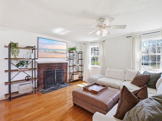 house with 4 bedroom, Franklin MA DLS102154062