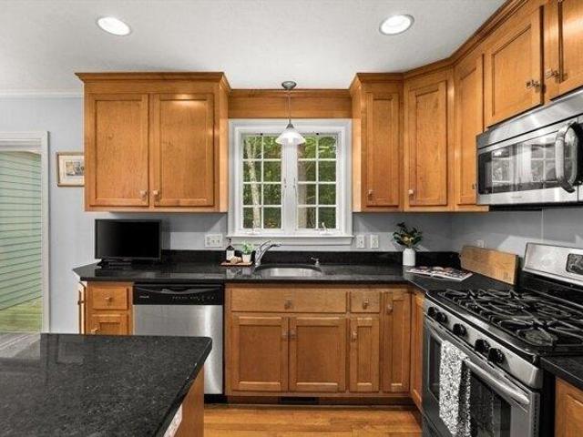 house with 4 bedroom, Franklin MA DS104153048