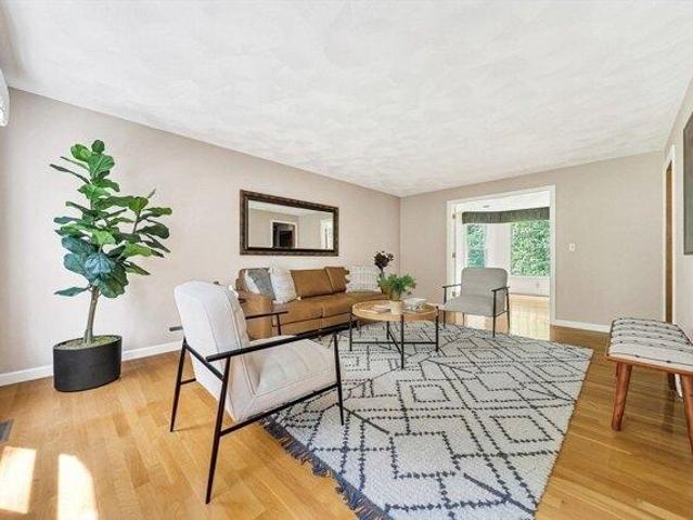 house with 4 bedroom, Franklin MA ES102823157