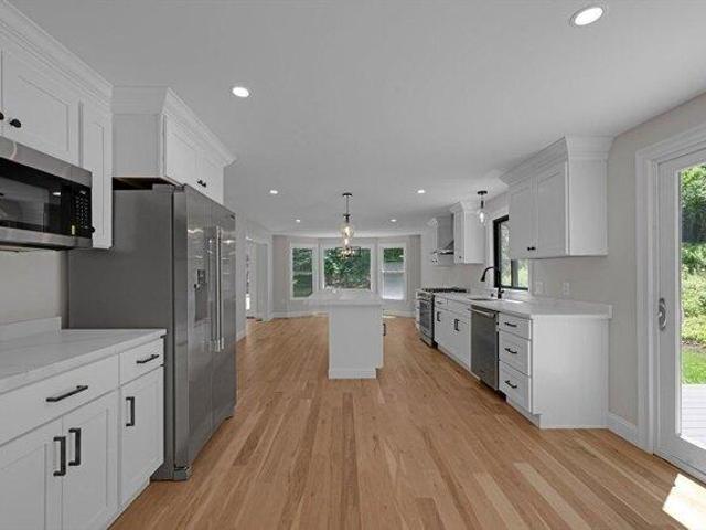 house with 4 bedroom, Franklin MA ES103851362