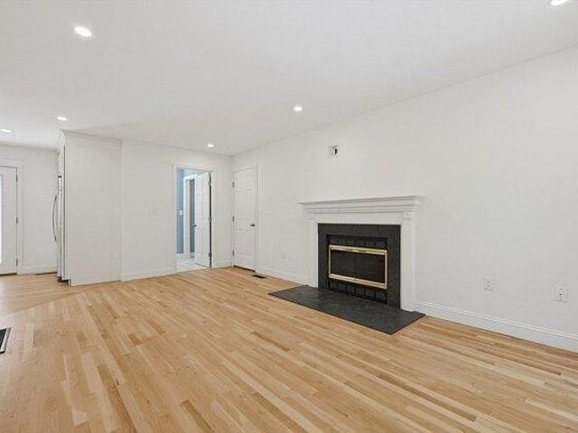 house with 4 bedroom, Franklin MA ES103888593