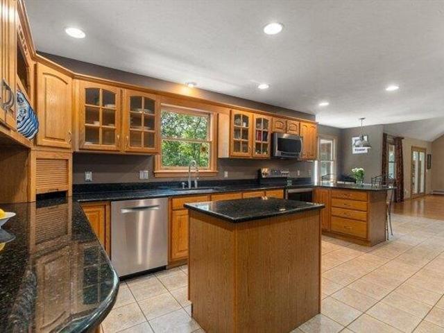 house with 4 bedroom, Franklin MA ES103808573