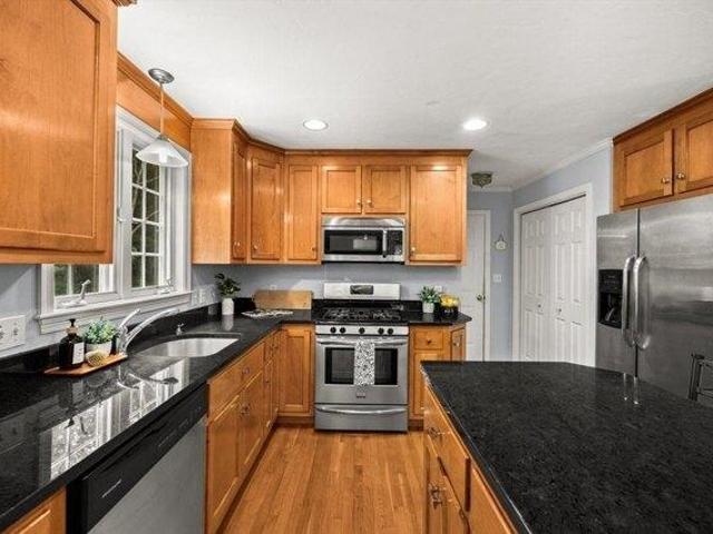 house with 4 bedroom, Franklin MA ES104153048