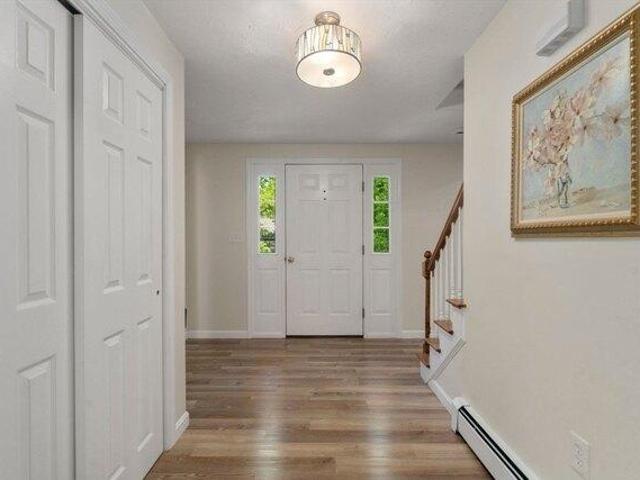 house with 4 bedroom, Franklin MA ES104235431