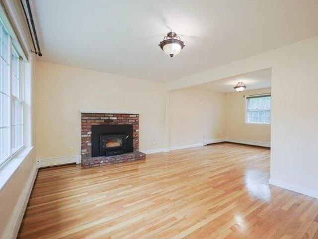 house with 4 bedroom, Franklin MA ES104444021