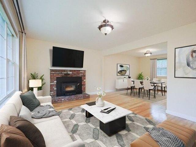 house with 4 bedroom, Franklin MA ES104869398
