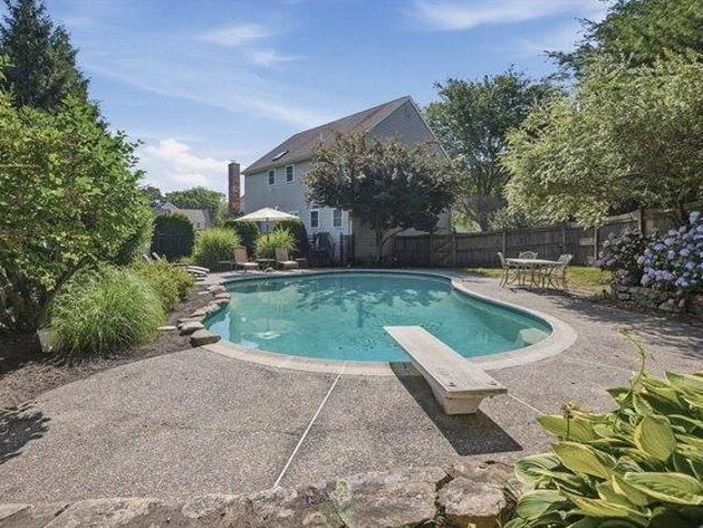 house with 4 bedroom, Franklin MA ES104812114