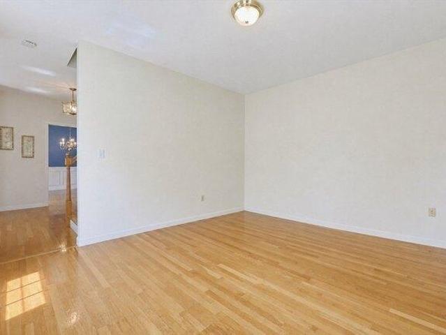 house with 4 bedroom, Franklin MA ES104907446