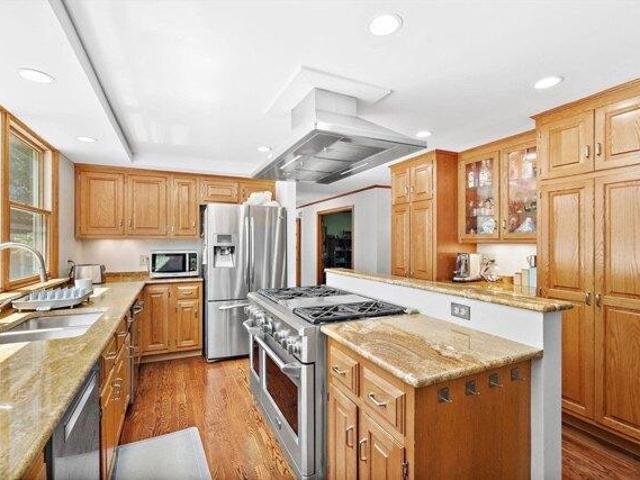 house with 4 bedroom, Franklin MA ES105040851