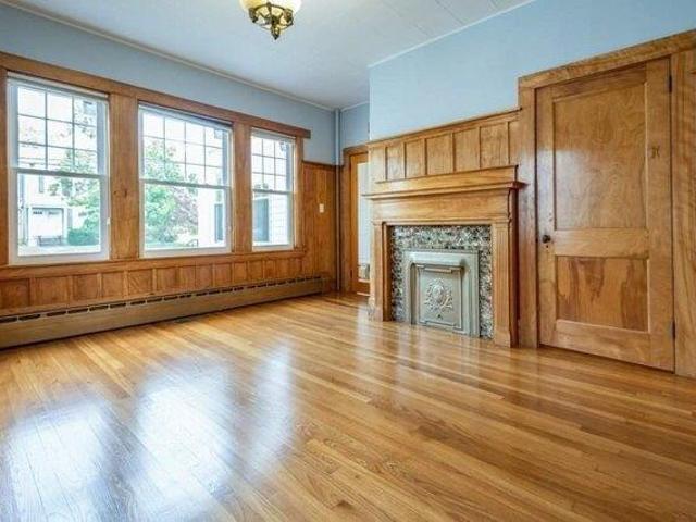 house with 4 bedroom, Franklin MA ES105105952
