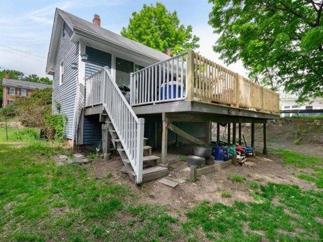 house with 4 bedroom, Franklin NH ES105122579