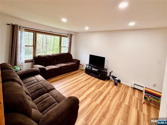house with 4 bedroom, Franklin NJ ES104446316