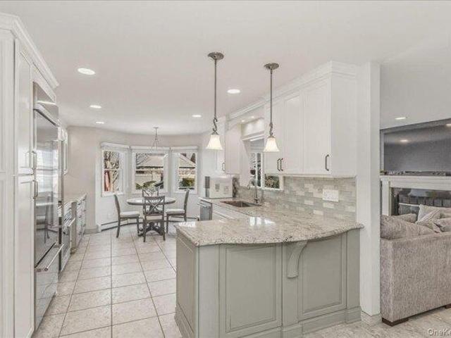 house with 4 bedroom, Franklin Square NY ES105204296