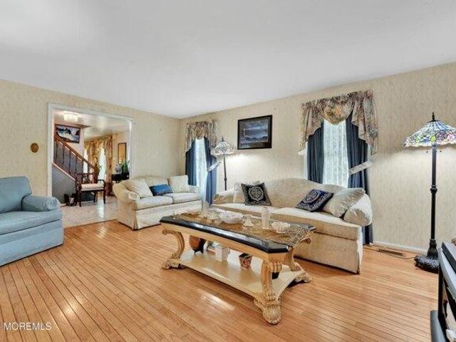 house with 4 bedroom, Freehold NJ DLS102317022