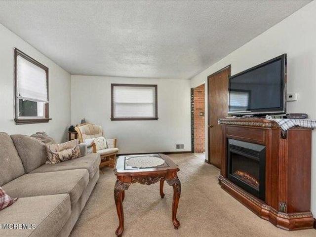 house with 4 bedroom, Freehold NJ ES104904329