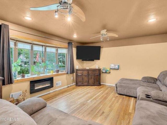house with 4 bedroom, Freehold NJ ES105176475