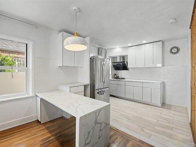 house with 4 bedroom, Fresh Meadows NY ES103622131