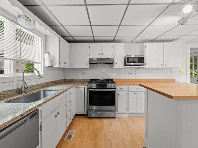 house with 4 bedroom, Gardiner ME DS104010113