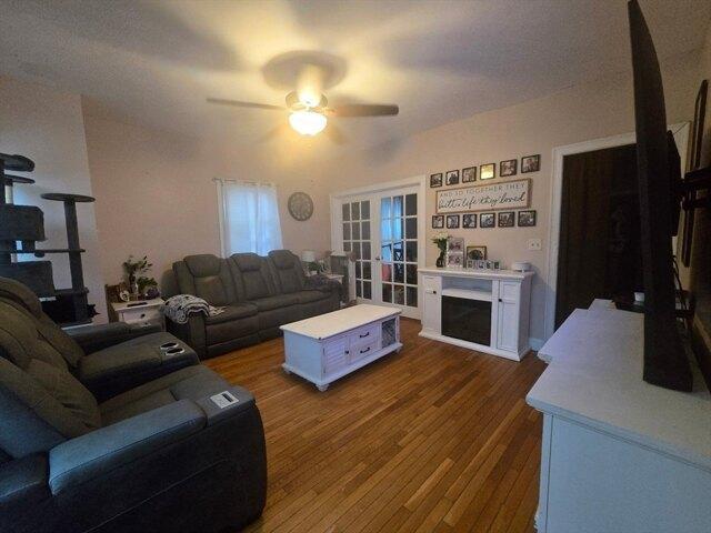 house with 4 bedroom, Gardner MA ES104760862