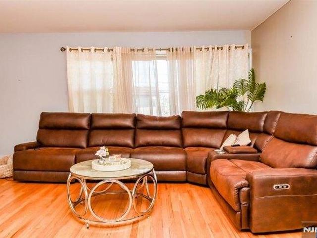 house with 4 bedroom, Garfield NJ DS101899481