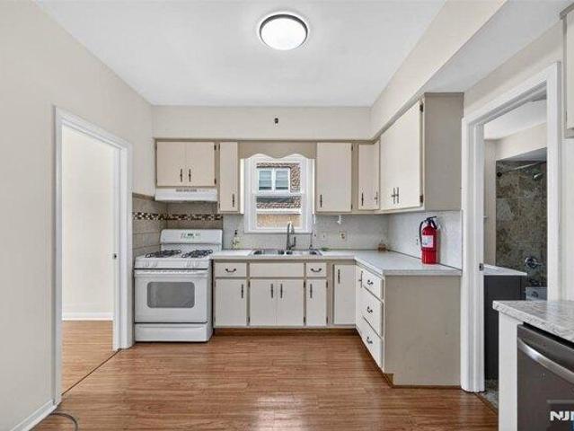 house with 4 bedroom, Garfield NJ ES104192721
