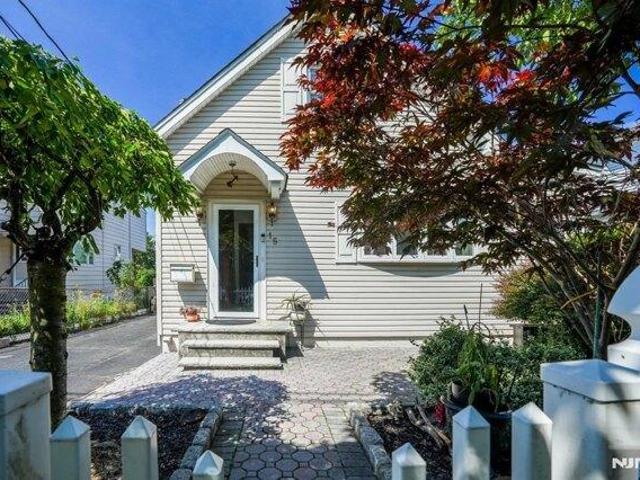 house with 4 bedroom, Garfield NJ ES104235275