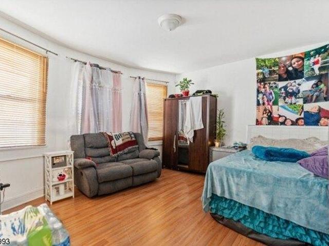 house with 4 bedroom, Garfield NJ ES104446292