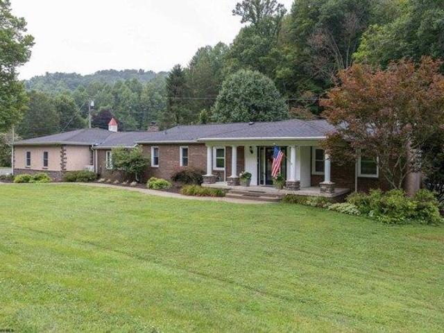 house with 4 bedroom, Gassaway WV ES104903058
