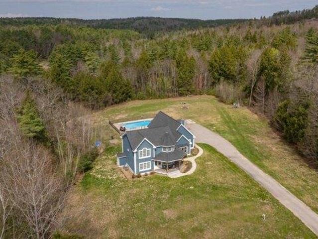 house with 4 bedroom, Goffstown NH DLS102531431